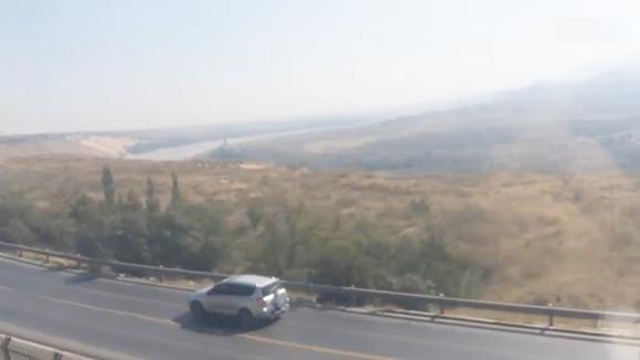 Z179次列车(北京西乌鲁木齐)通过黄河几字弯道