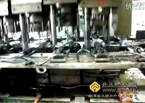连续模加工现场拍摄视频,五金冲压模视频.