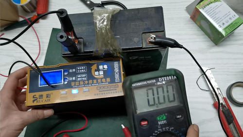 上网花80块钱买了一台充电器!功能还不少体积还很小