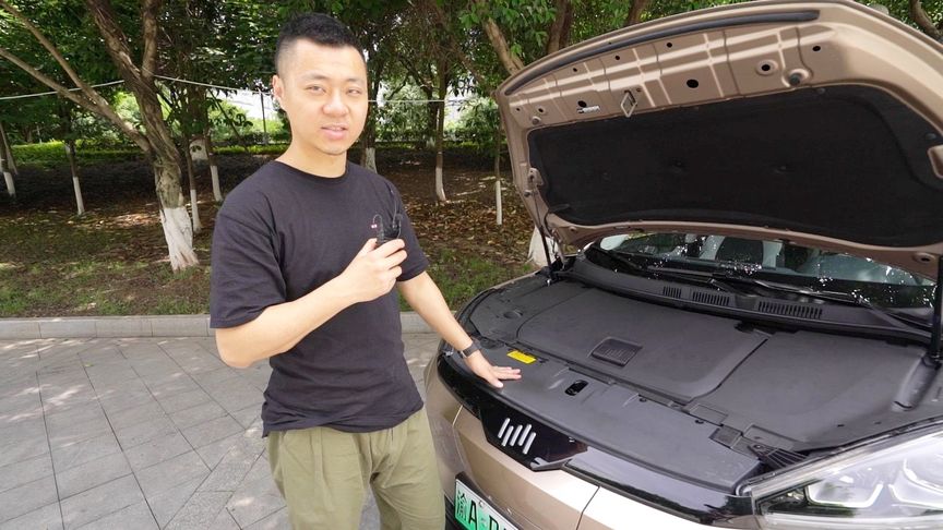 新车测评—威马EX5机舱能放行李箱,开后备箱要“踹”