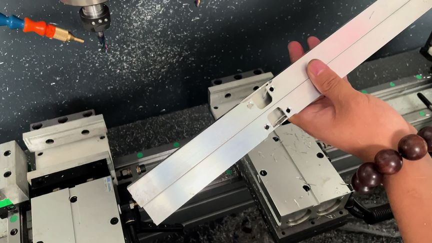 #极简玻璃门 #工厂实拍 #数控机床 #数控加工 #切割机 #门窗