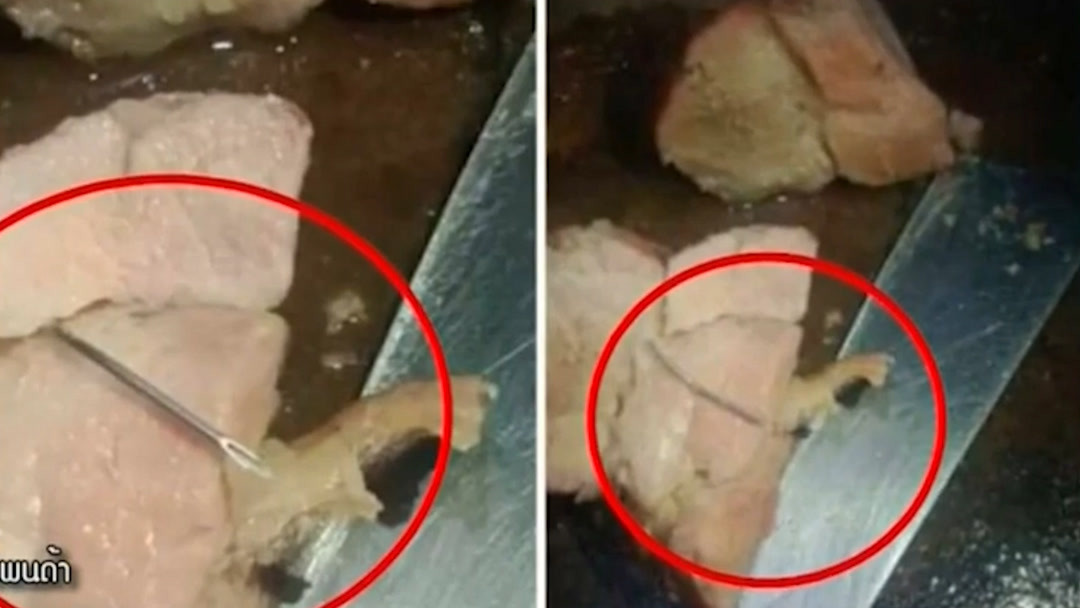 男子买来烤猪肉切,突然切到硬物,检查后惊呆:注射器针头