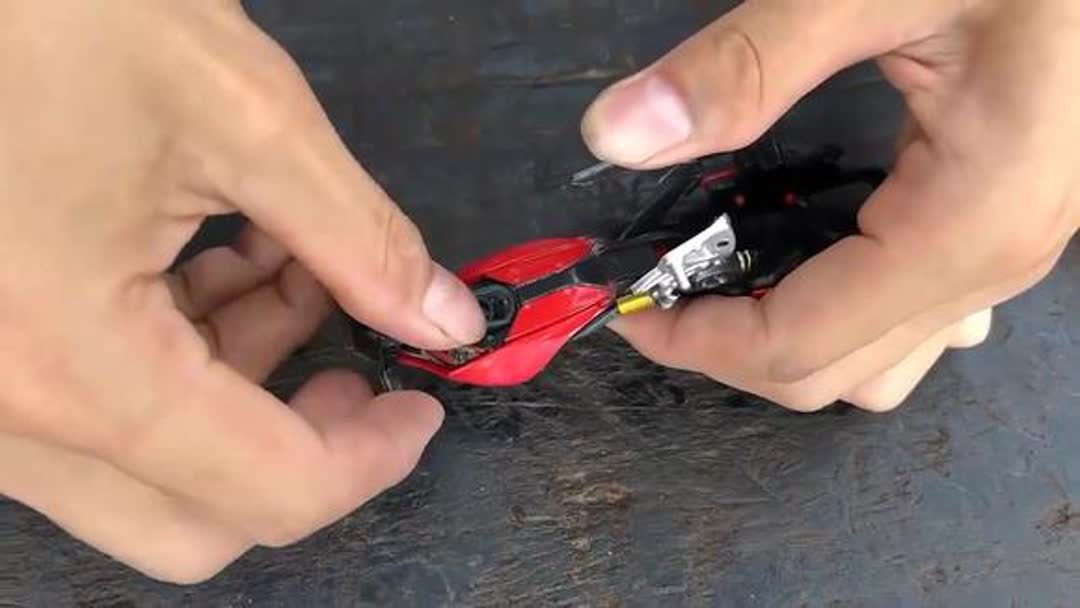 修复小能手:把一辆破旧的摩托车模型翻新修复,想不想骑上来一圈