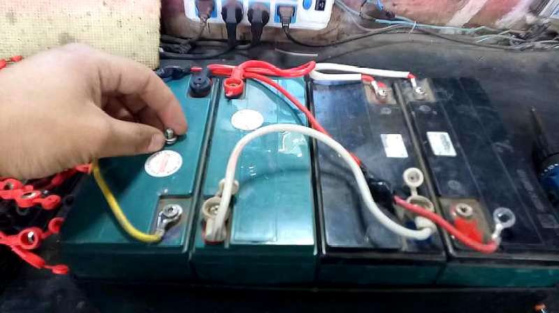 电动车再也不用换新电瓶了!老师傅教你一招,花几元变新的!