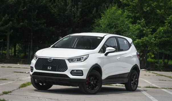 比亚迪S2车型将于6月17日晚上市,新车推出三款车型,预售10万元。...