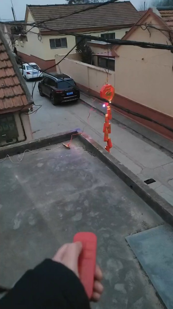 过年了得整点新花样,邻居:谁家电动车报警器响了?