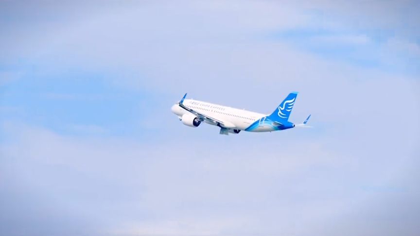 华夏航空一飞机起飞阶段客舱氧气面罩脱落,盘旋耗油后安全返航