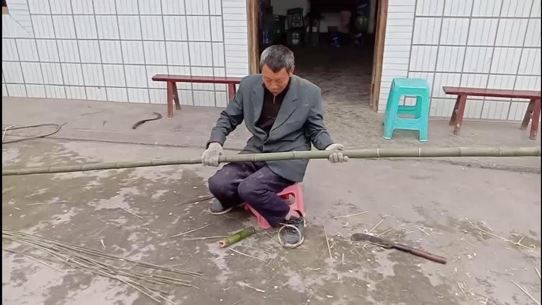 农村编撮箕,大哥娴熟的手法一天编10多个#农村特产