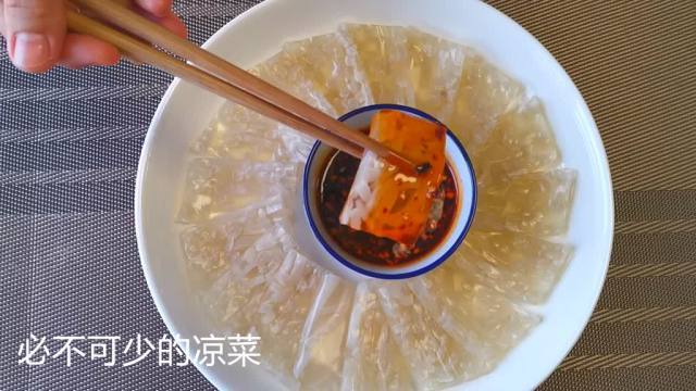 这才是肉皮冻的正确做法,2煮3搓,美味又不损失营养,一看就会