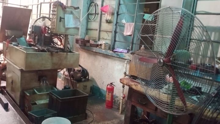 朋友们中午好!夏天用的风扇比较多,一定要注意安全使用。