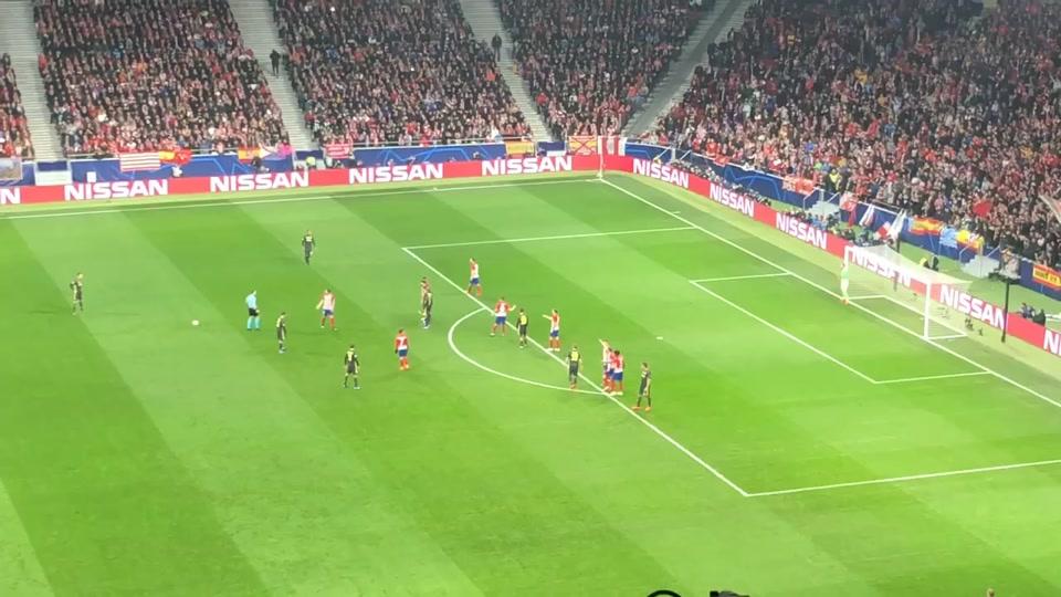 留给#c罗 还有90分钟的时间,真的会创下最近10年#欧冠 个人最差战绩...