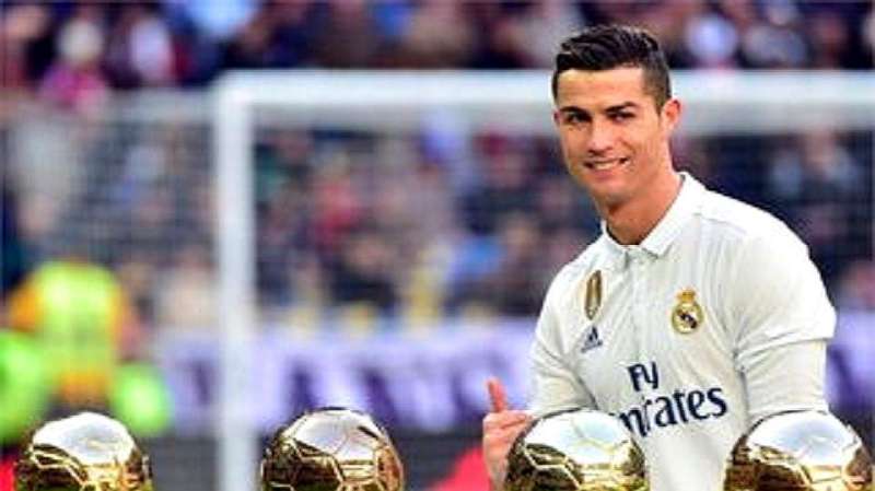 奋起反击!C罗本轮创造足坛新纪录,梅西想追上至少还要等一年