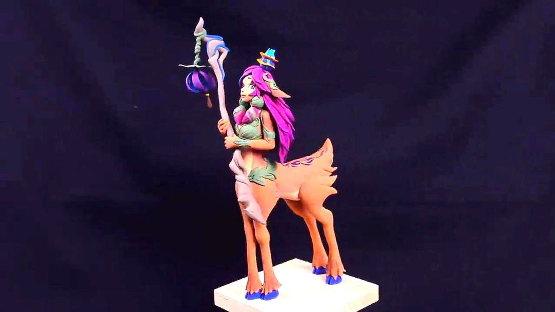 看手工大佬如何使用超轻黏土制作一个《英雄联盟》莉莉娅手办模型