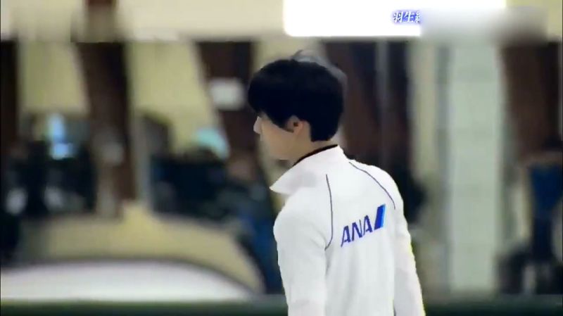 羽生结弦:自由滑公开日,柚子一出场就成了焦点,自带主角光环?