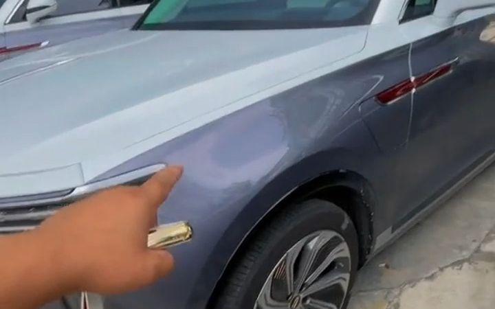 如果你的小富婆给你一辆红旗EHs9,如何正确的开走它。