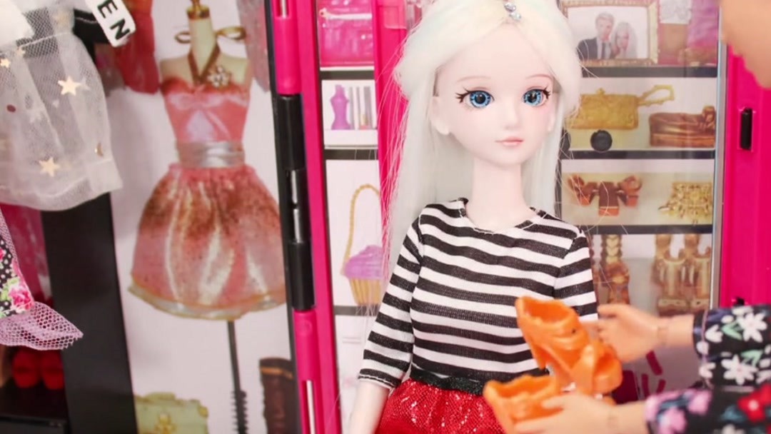 绒绒兔玩具小张玩具叶罗丽公主故事 庞尊突然出现在学校