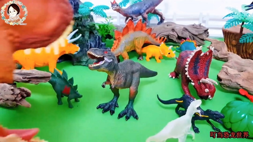 超级无敌霸王龙吞下太多的恐龙宝宝,撑破肚子,小恐龙逃跑了