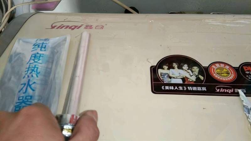 电热水器里面的镁棒教大家怎么更换