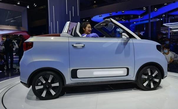 或成"史上最便宜"敞篷车!五菱宏光MINI EV又出新款