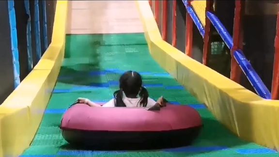 周末亲子活动,大宝贝玩的很开心,希望你快快乐乐的成长