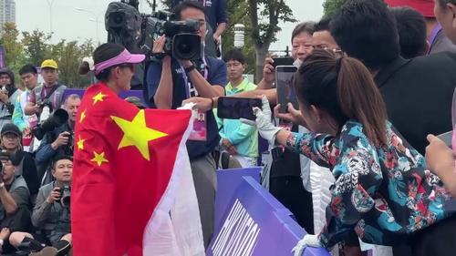 竞走运动员7点比赛4点起床 太辛苦了!今早7:00,亚运会田径项目35公里...