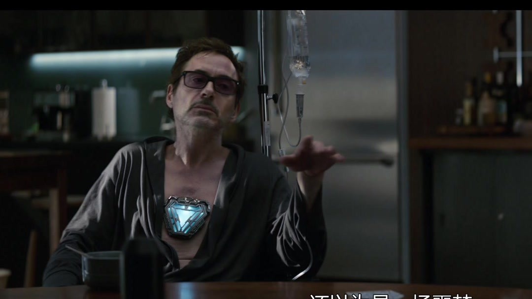 钢铁侠你怎么瘦成这样子了 输液你是认真的吗?