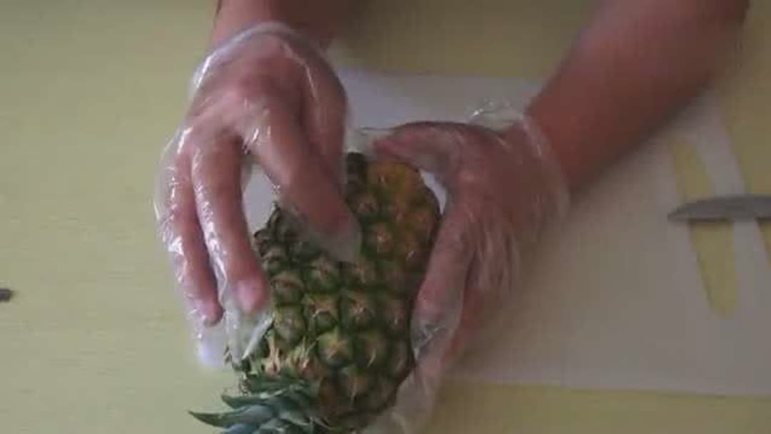 教你如何快速切凤梨,方法简单,关键还好看