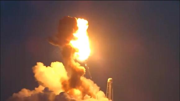 伊拉克战争炸弹爆炸锦集 很有震撼力的视频!