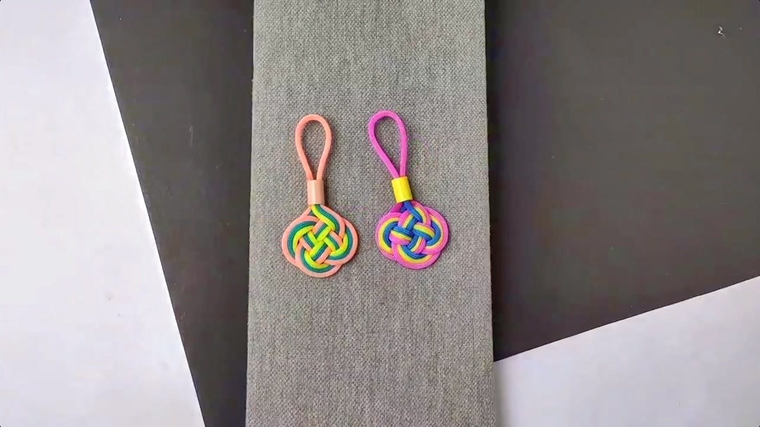 中国结绳编技巧,带你学习如何制作伞绳钥匙扣!