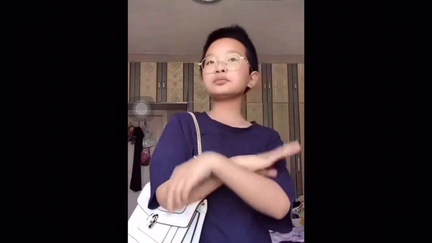 小学生无厘头演绎班主任,神韵动作都拿捏的太好了,简直一模一样