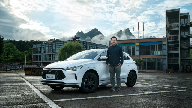 感受新一代电动车——比亚迪e2