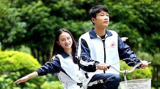 校长为防止早恋设计新款"校服",看到成品后,网友:是个狠人
