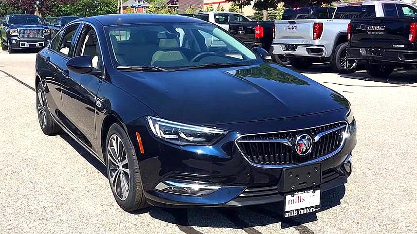 2019款别克君威到货,打开掀背式后备箱那一刻,我忘记了亚洲龙!