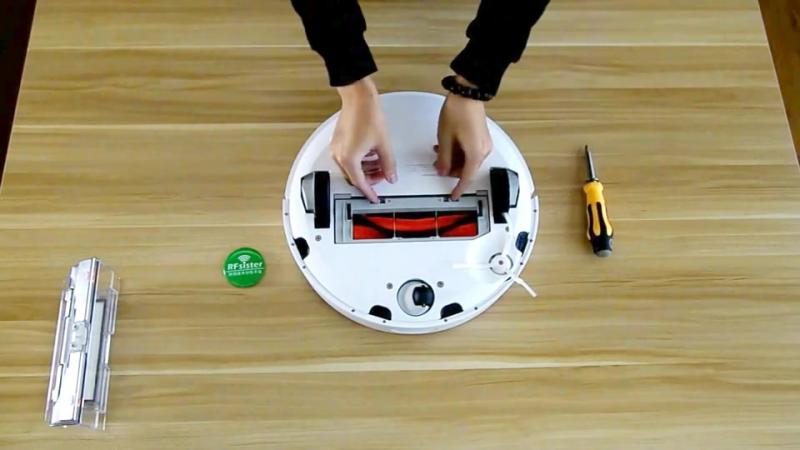 小孩评测-史上最专业的小米扫地机器人拆解视频,雷军又造了个黑科技 01