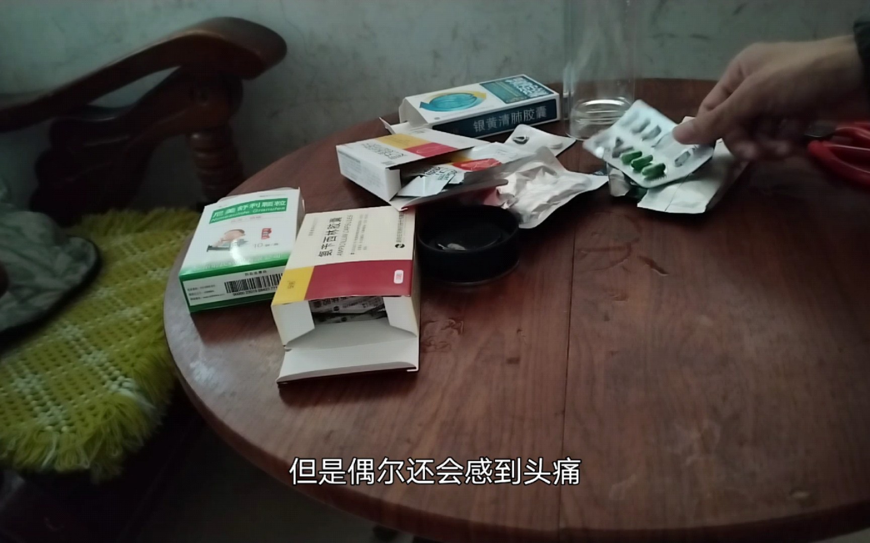 感染新冠第二天,不发烧了但是咳嗽流鼻涕的情况却加重了,多喝热水...