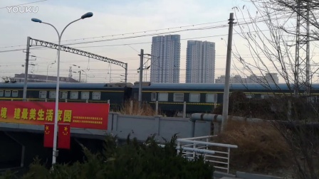 K2387次列车通过滨海新区塘沽河北路地道桥 (20170214) (方向说反了,...