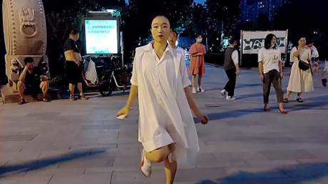 动感广场舞《众人划桨开大船》,跳舞的御姐知性漂亮