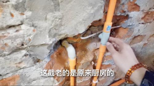 卫生间厨房新旧水管混合焊接,为避免水管爆裂,厂家不做打压测试