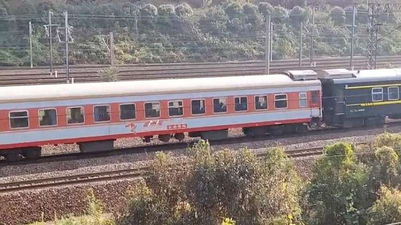 HXD3C担当K1156次快速列车疾驰,上海-成都,原色车厢混入~