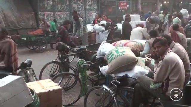 中国人到印度旅游, 拍摄印度人的真实生活, 总能吸引印度人的目光
