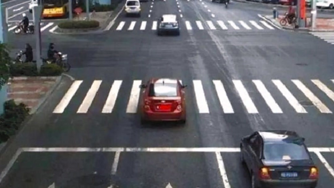 车主注意:下月起这三类“闯红灯”行为不算违章,不会扣分罚款!