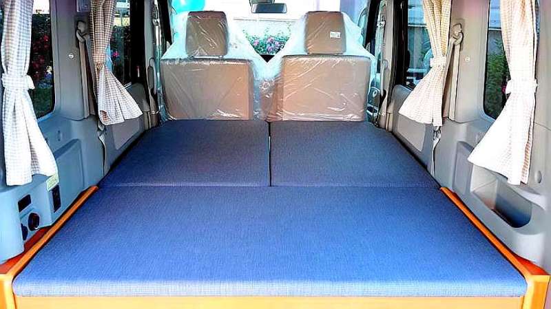 又一款房车火了!能睡一家三口车顶还自带小阁楼,售价仅13万