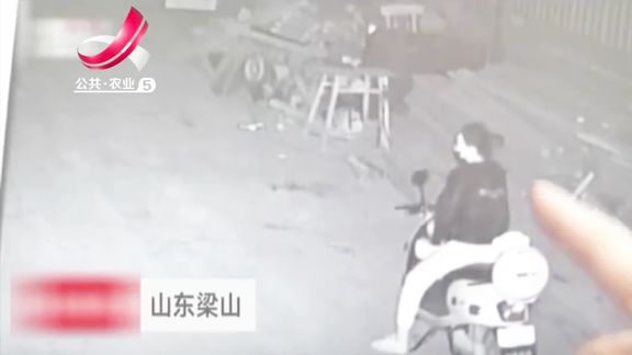 女子半夜盗窃七八十斤重的保险柜 辛辛苦苦搬回家 结果尴尬了