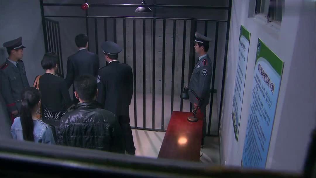 终极证据:卧底死了,局长亲自去整理遗物,不料里面竟暗藏玄机