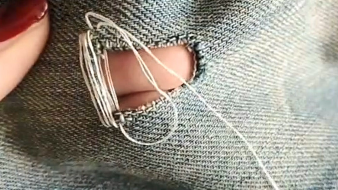 牛仔裤破洞这样做,简单实用