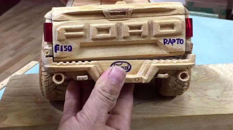 高级木匠手工制作皮卡模型,配件纯手工打造真是厉害