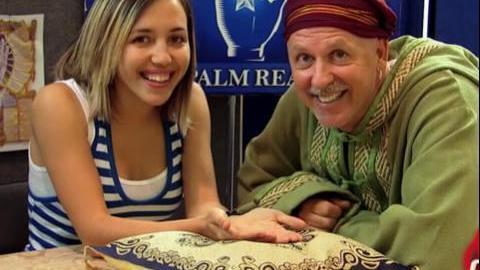 搞笑整人:算命师Palm Reader Face Palm Slap Prank