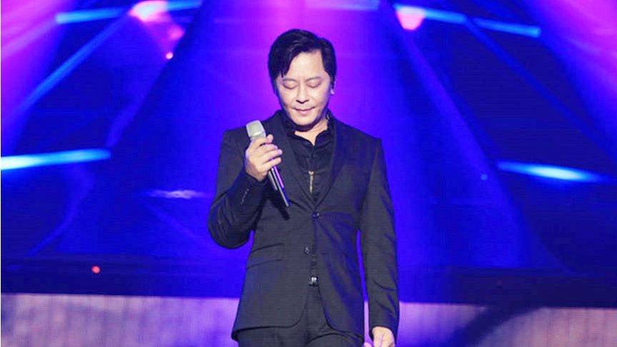 王杰演唱会唱起了这首歌,万人观众跟着合唱,自己都唱哭了