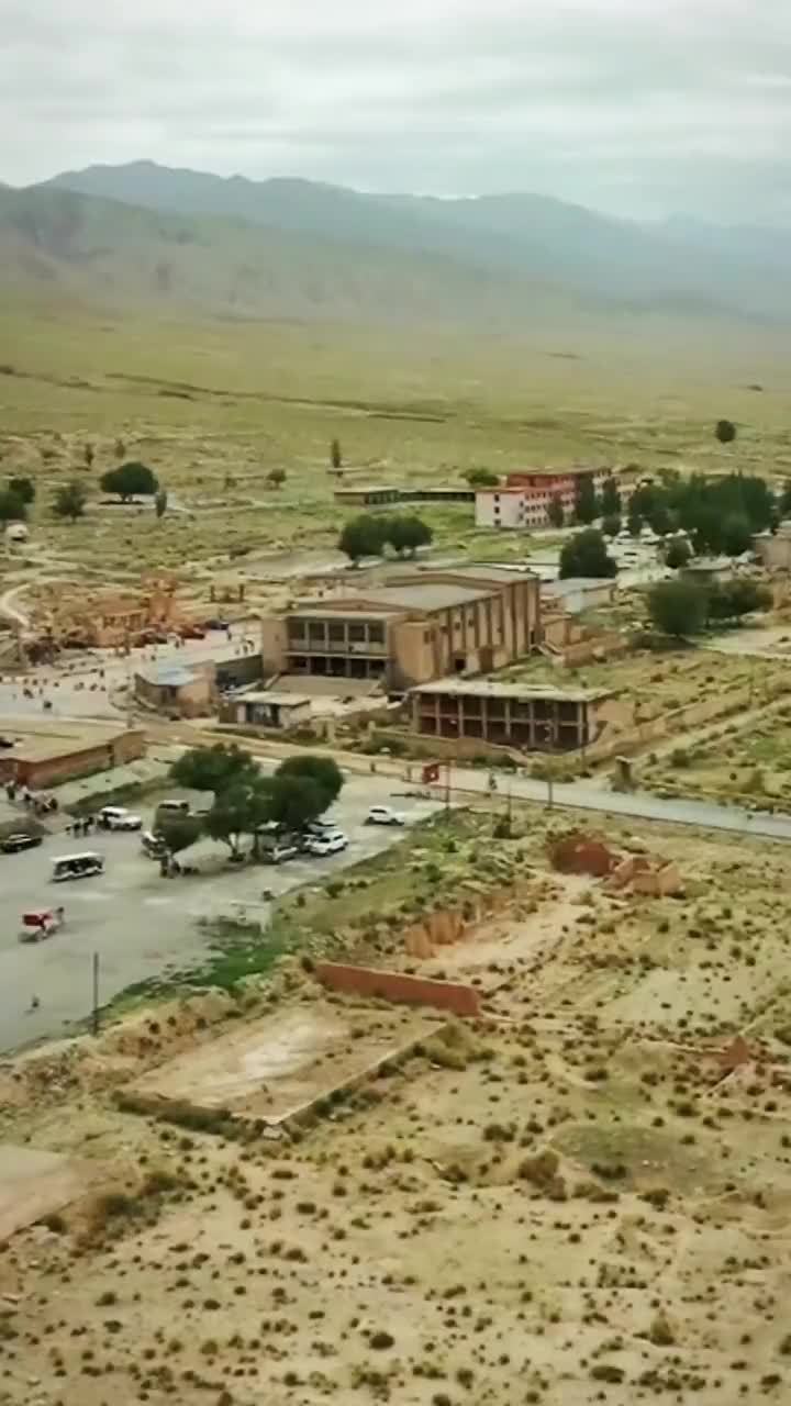 中国阿克塞石油小镇,辉煌时堪比香港,如今破败不堪