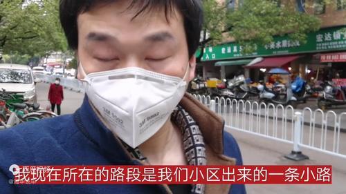 为什么双向两车道中间要装隔离栏杆?真正的作用是防堵车和违停!